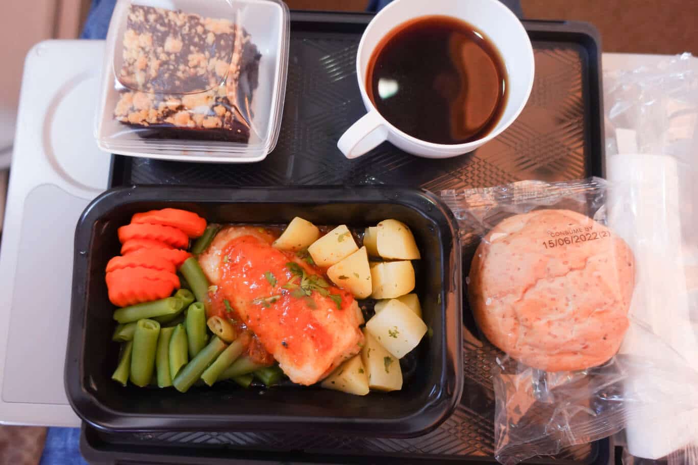 What to Eat (and Avoid) Before & After a Long-Haul Flight - Air Doctor