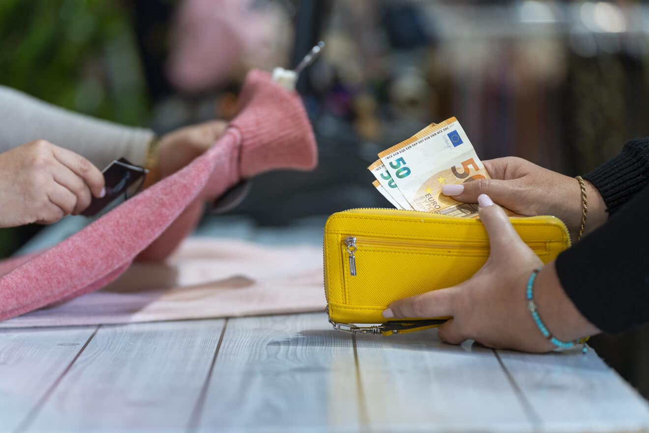 Everything You Should Know About Exchanging Money Before Going To ...